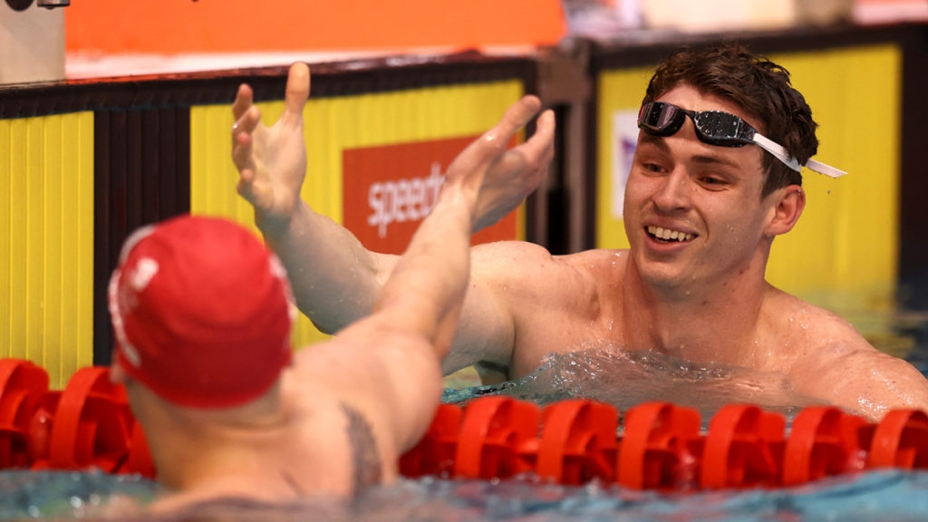 Scott edges out Olympic champ Dean in clash of freestyle heavyweights