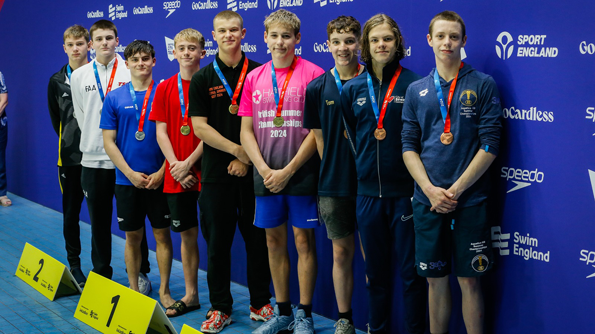 Alexander Tew completes gold medal hat-trick in 800m freestyle
